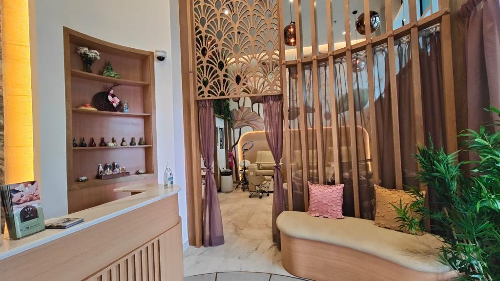 BAU SPA – Golden Wall